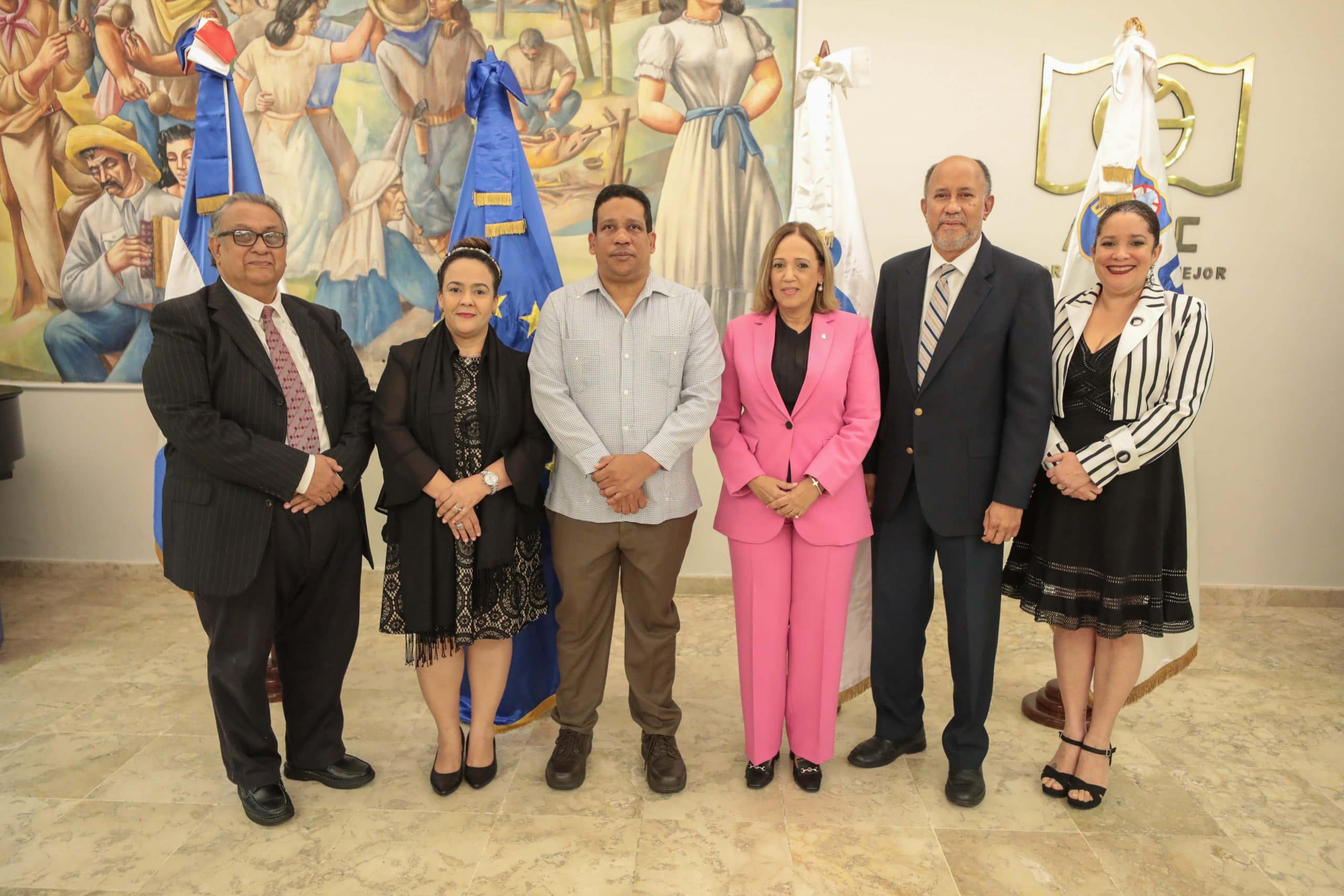 DGCP y APEC inician programas de formación en contrataciones públicas ...