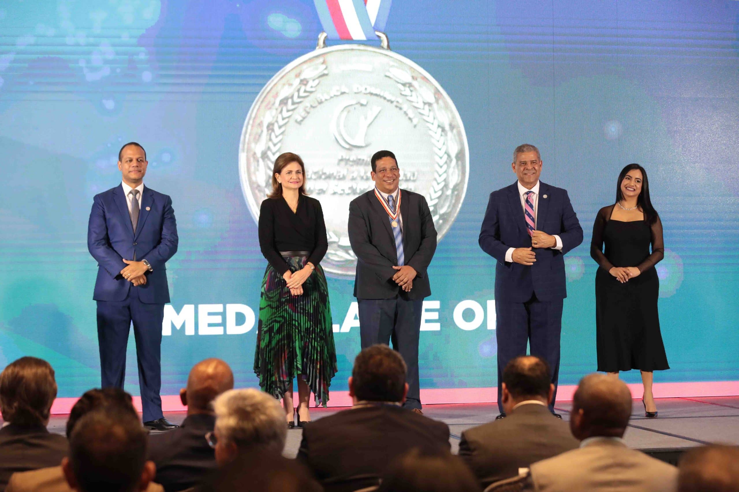La DGCP se alza con medalla de oro en Premio Nacional a la Calidad ...